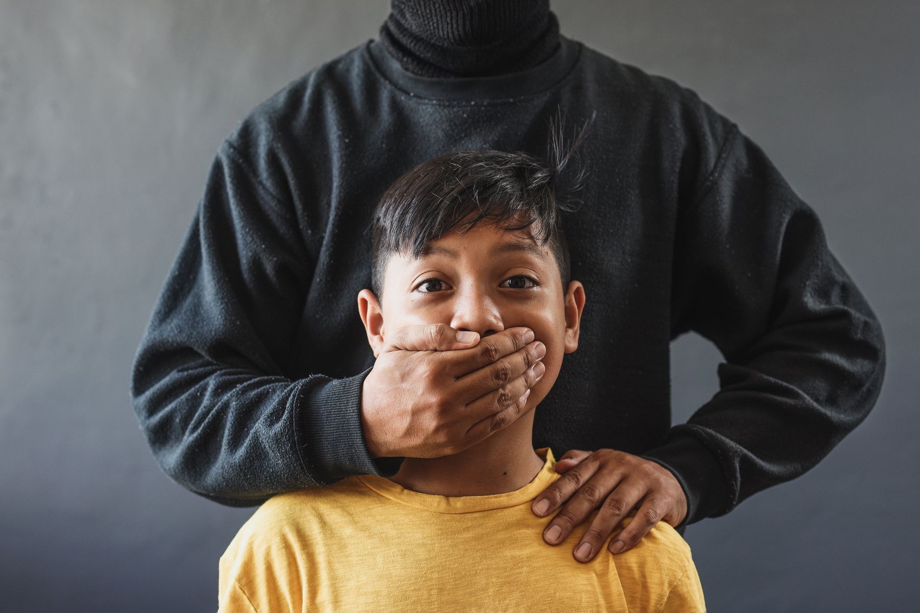 Delitos sexuales contra menores: las consecuencias legales - Guía completa